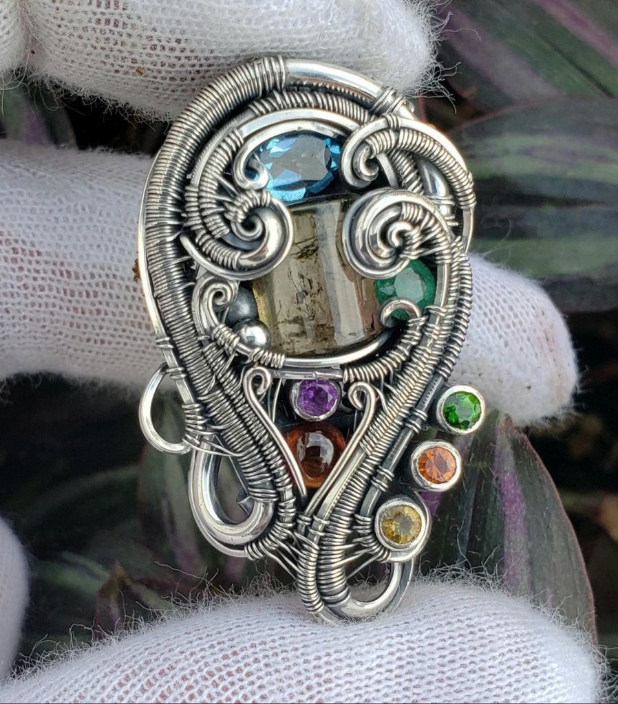 Gemstones in Wire - The Art of Wire-Wrapped Jewelry | GemstoneGuru